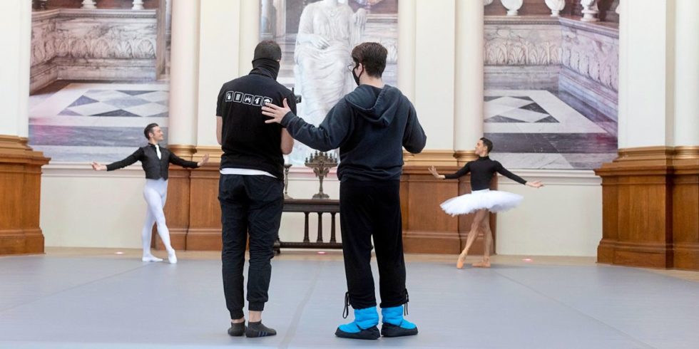 The New Company Ballet22 Spotlights Men on Pointe